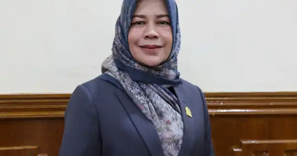 Dekti, Perempuan Pertama Jadi Ketua DPRK Aceh Barat