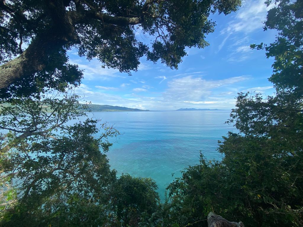 Pantai Benteng Inong Bale, Keindahan Laut dan Sejarahnya