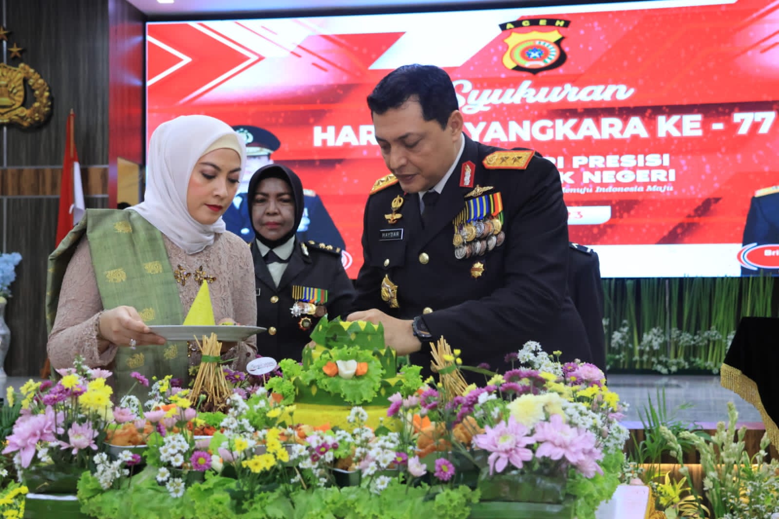 Pemotongan Tumpeng Warnai Syukuran Hari Bhayangkara di Polda Aceh