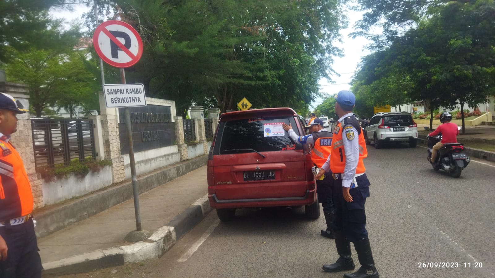 Parkir Sembarangan, Dishub Kota Banda Aceh Tempel Stiker