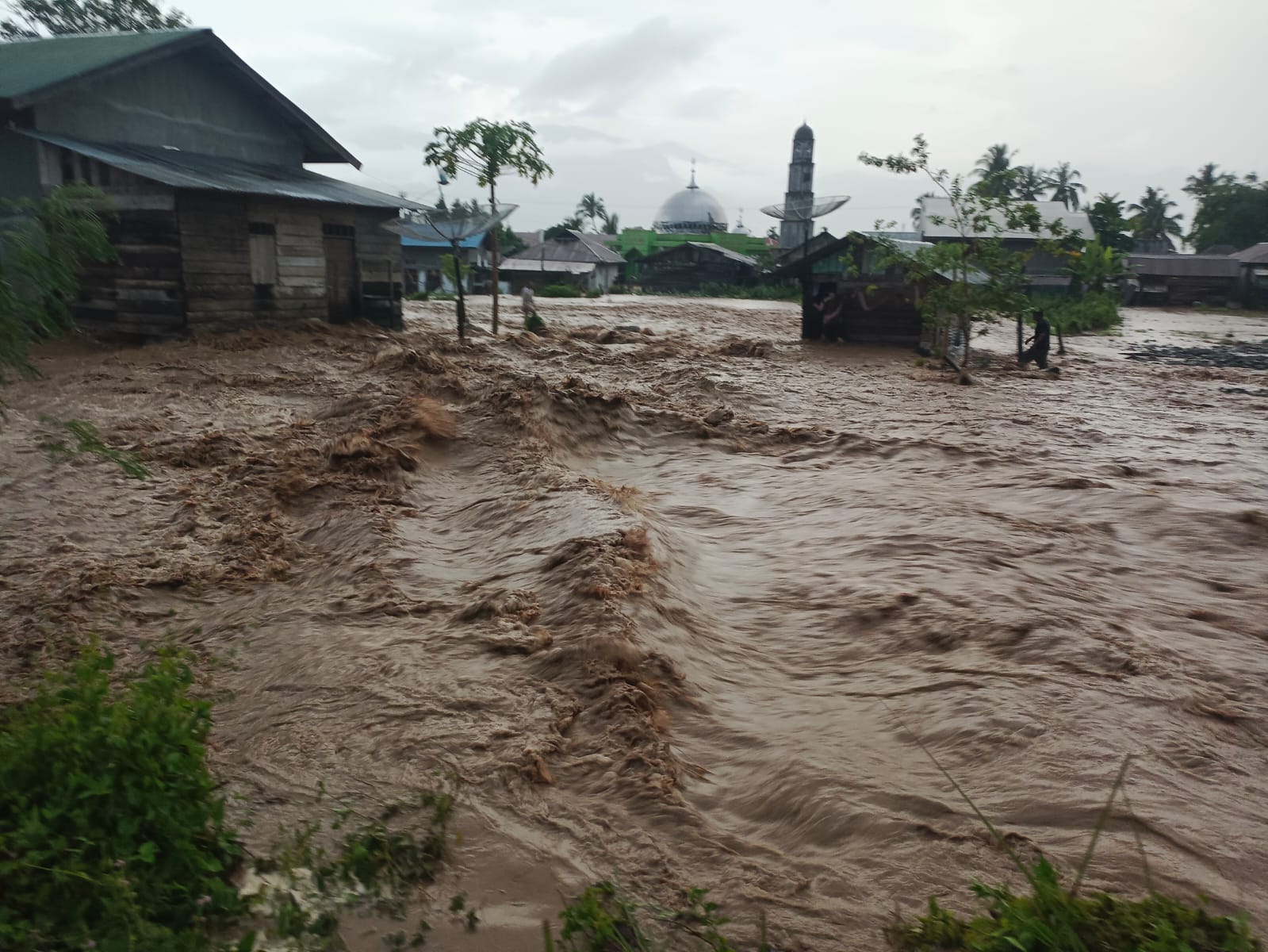 Tanggul Jebol, Puluhan Rumah Warga Agara Terendam Banjir