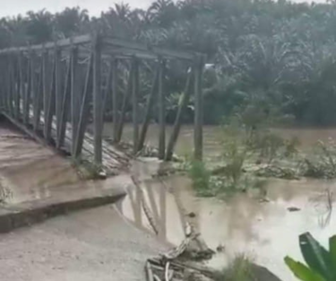 Jembatan Masa AM di Aceh Timur Nyaris Putus, Kini Sudah Miring