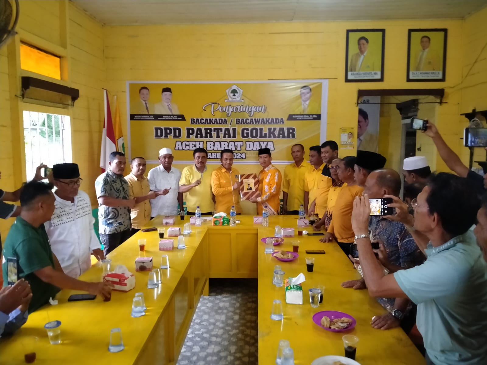Giliran Salman Alfarisi Antarkan Berkas Balon Bupati Abdya ke Partai Golkar
