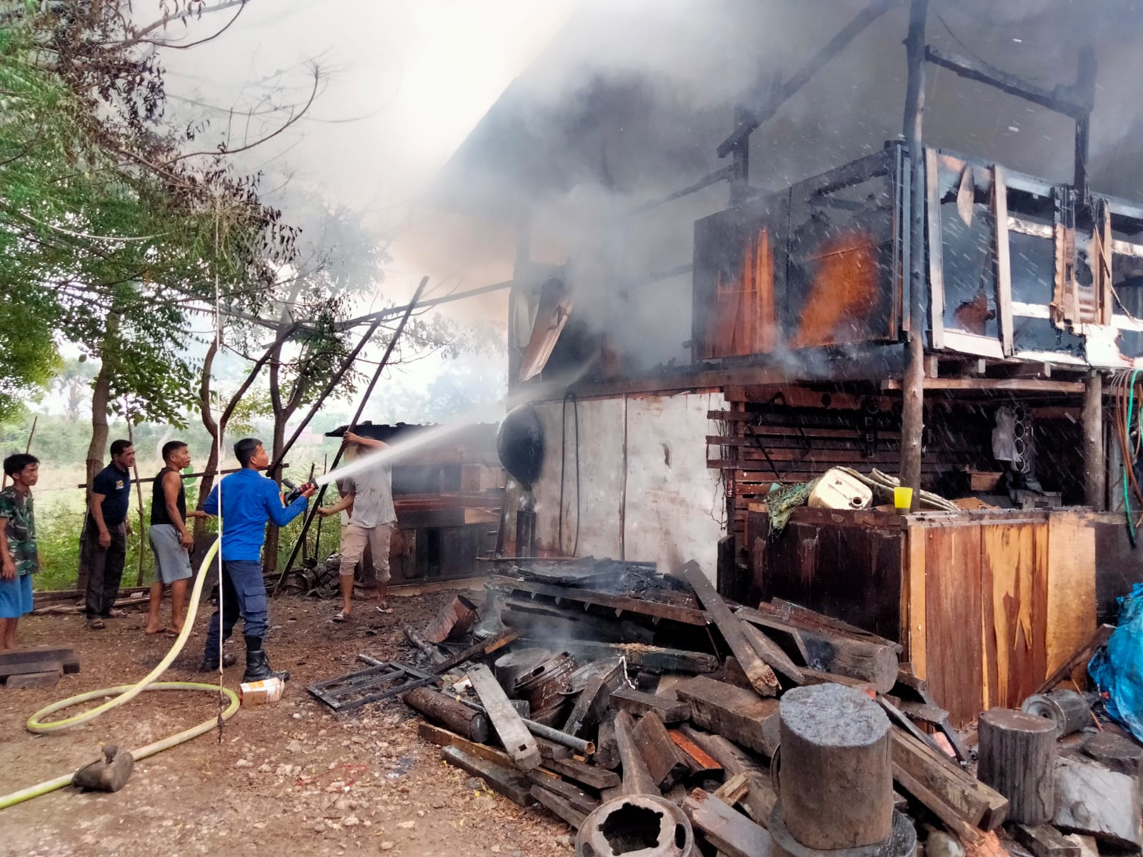 Bengkel Mobil di Kajhu Ludes Terbakar, Kerugian Capai Puluhan Juta