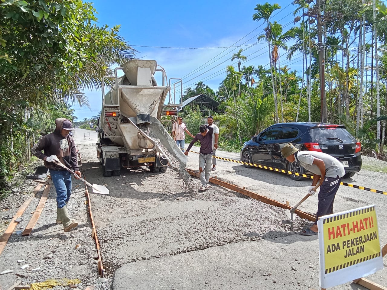 PUPR Aceh Barat Perbaiki Ruas Jalan Provinsi Meulaboh - Tutut